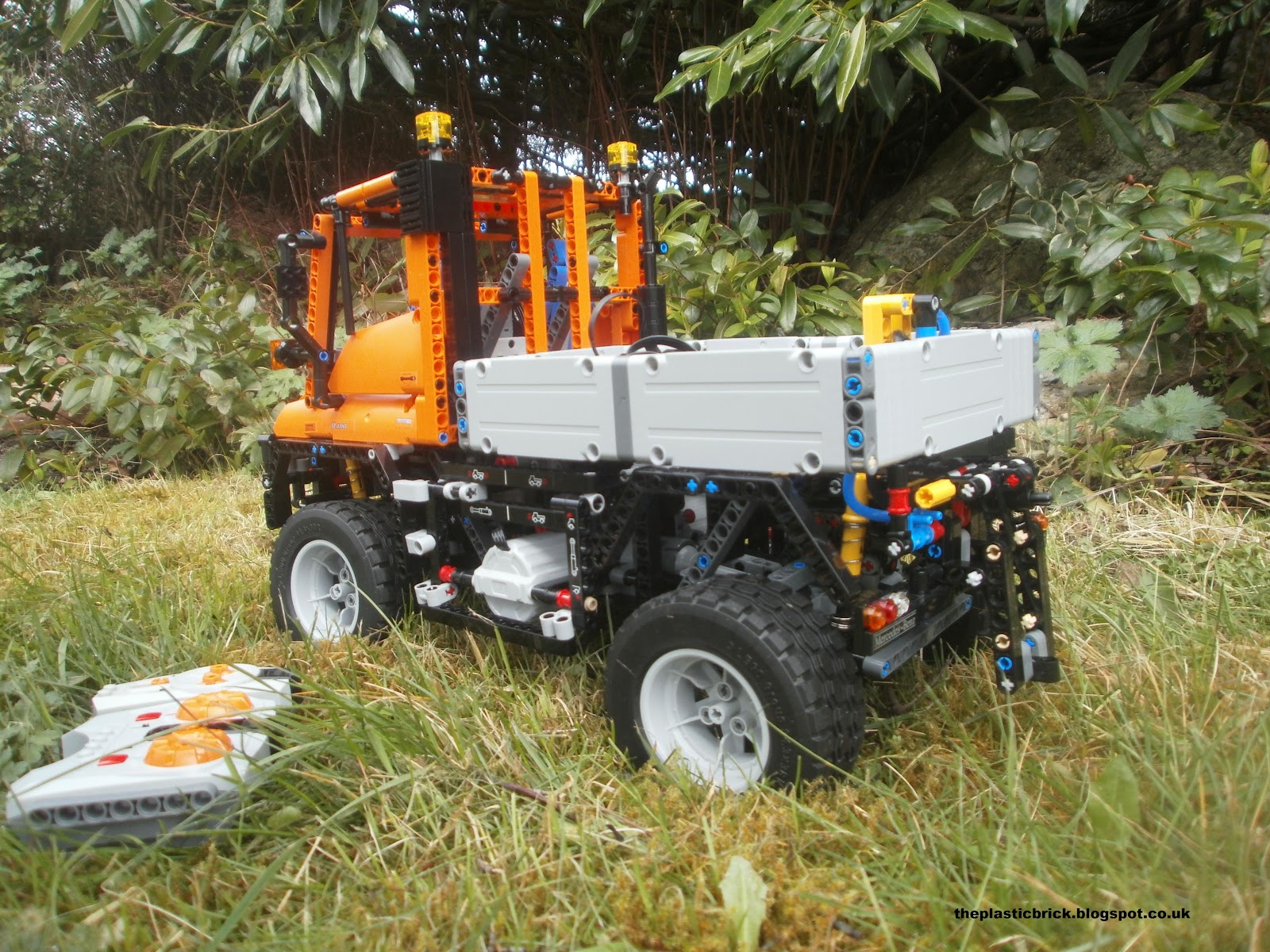 The Plastic Brick Blog: RC Lego Technic Unimog U400 8110