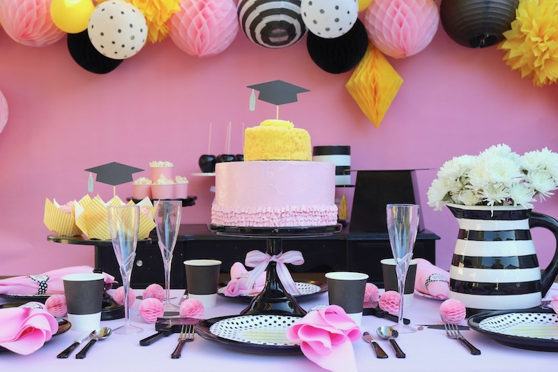 Easy Graduation party ideas to celebrate the new Grad! - LAURA'S little ...