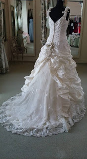 Elizabeth's Bridal Manor: Ian Stuart Wedding Dress ..Andalucia....