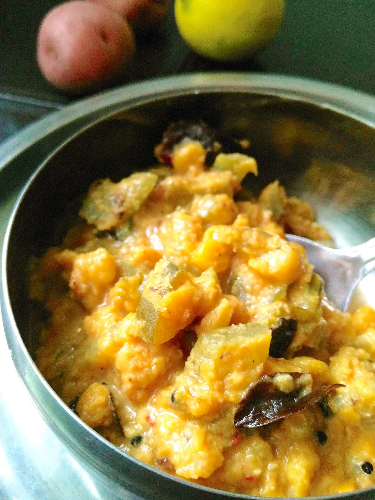 SNAKE GOURD CURRY (PUDALANGAI KOOTU) Protein rich, high fibre, low carb ...