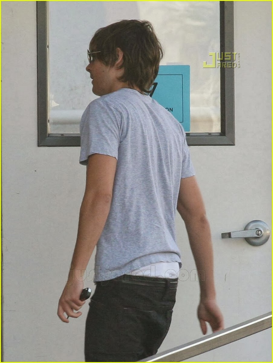 Celeb Saggers: SAGGER OF THE YEAR #4: Zac Efron Sagging Collection