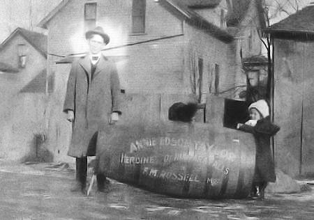 MR. HALL'S AMERICAN HISTORY CLASS: Annie Edson Taylor October 28, 1831 ...