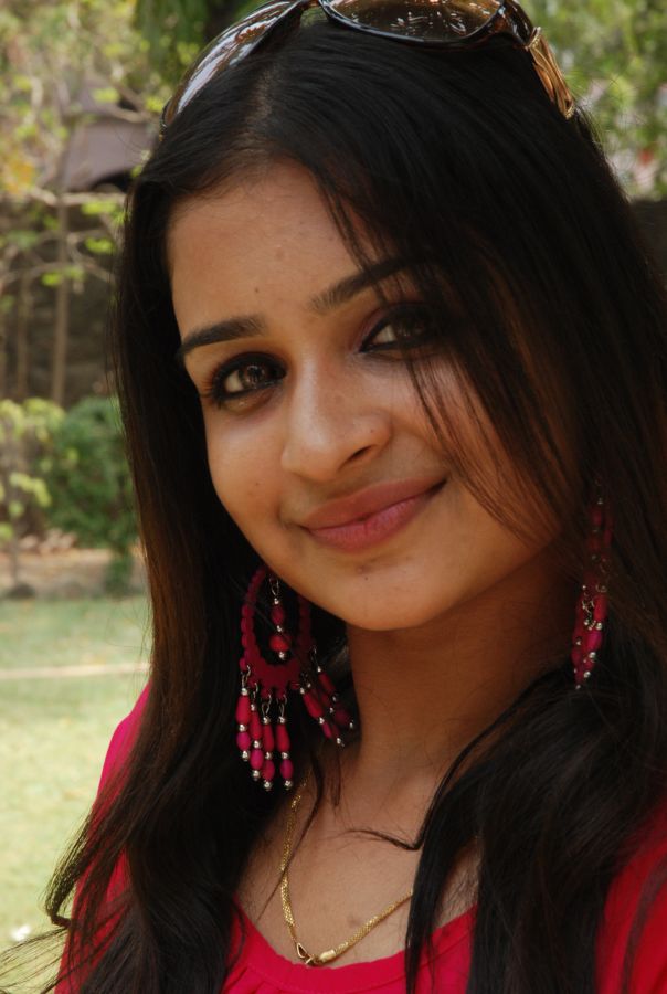 Actress Gallery: New Actress Swarna Photo Gallery