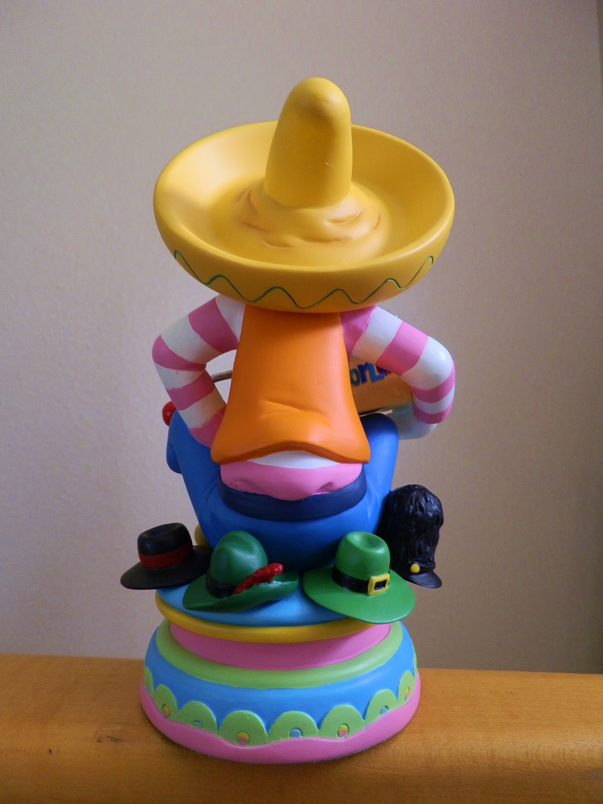 Disney Vacation Kingdom: It's A Small World Goofy