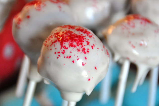 How to make Delicious Christmas Cake Pops | Pure Power Panda