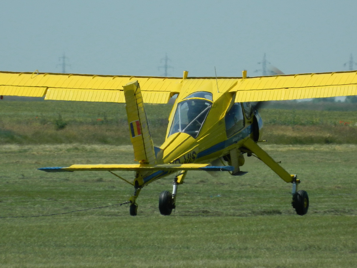 LA MULTI ANI, ROMANIA!: Avion tractor de planoare