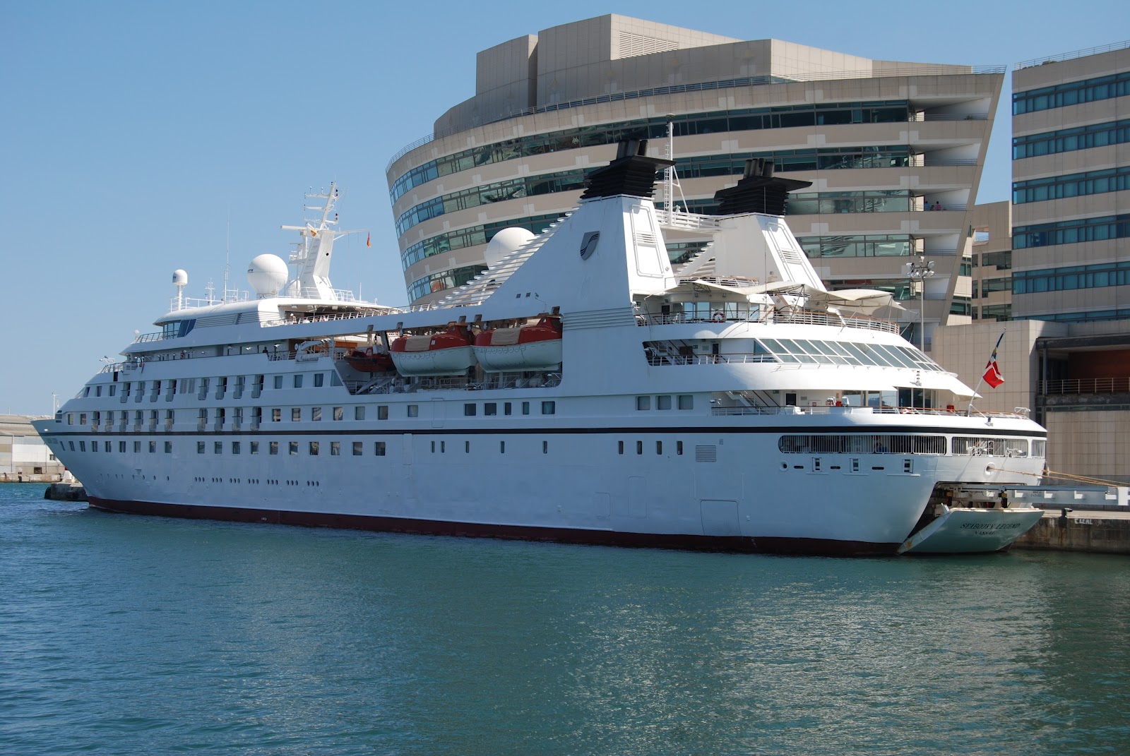 Luxury cruises on board SEABOURN LEGEND