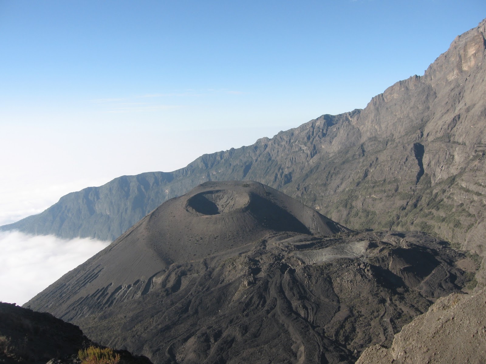 T-E-M-B-E-A Tanzania: Safari ya Kuupanda Mlima Meru