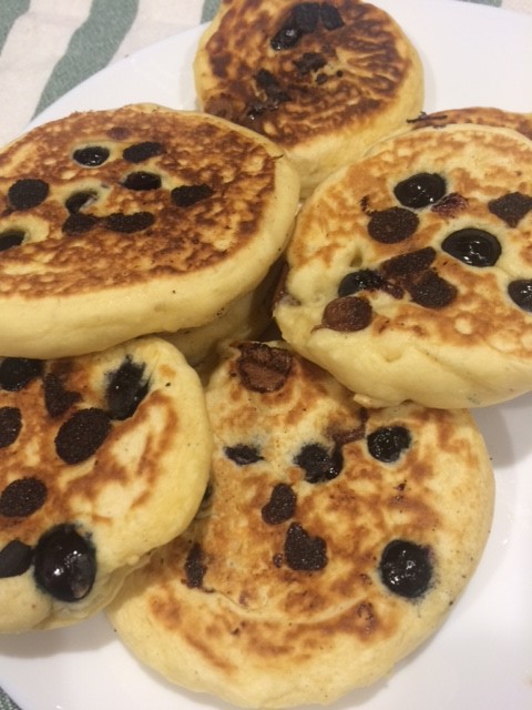 Blueberry choc chip pikelets