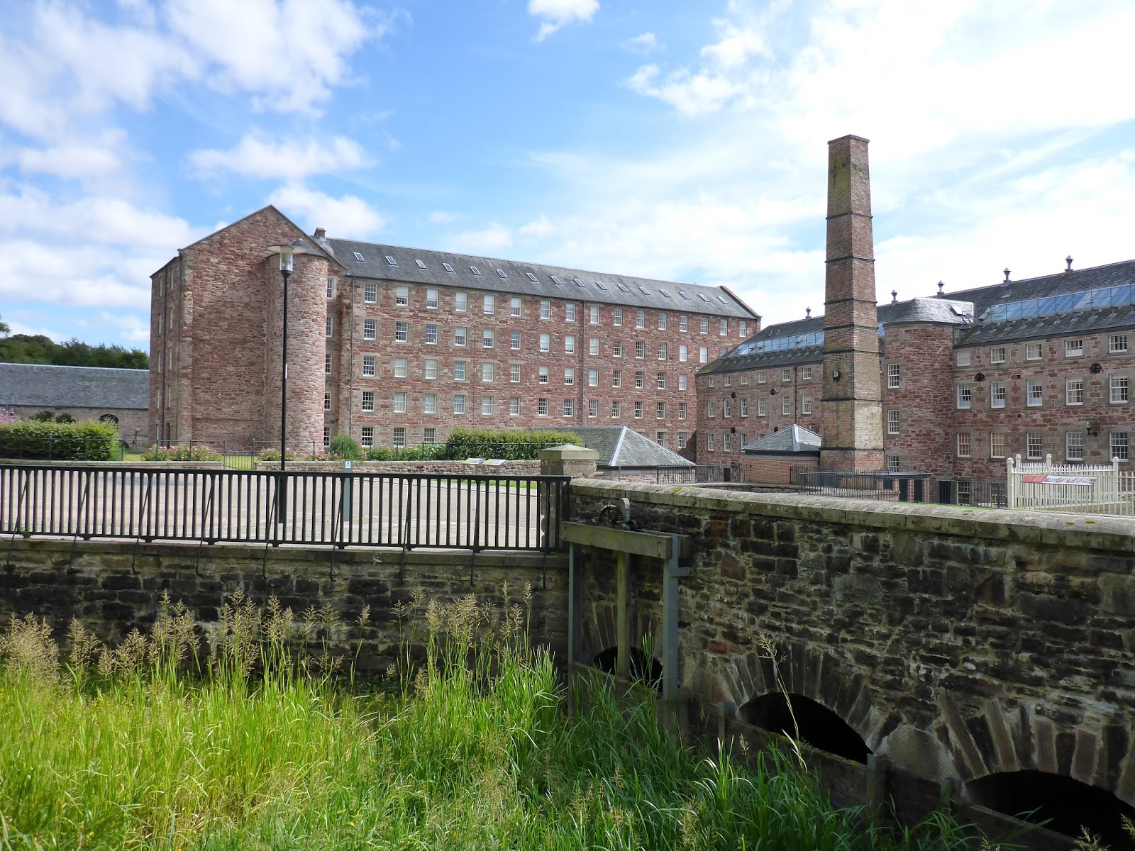 Snodge's subjective travel blog: Day 9 - Historic Stanley Mills, Glamis ...