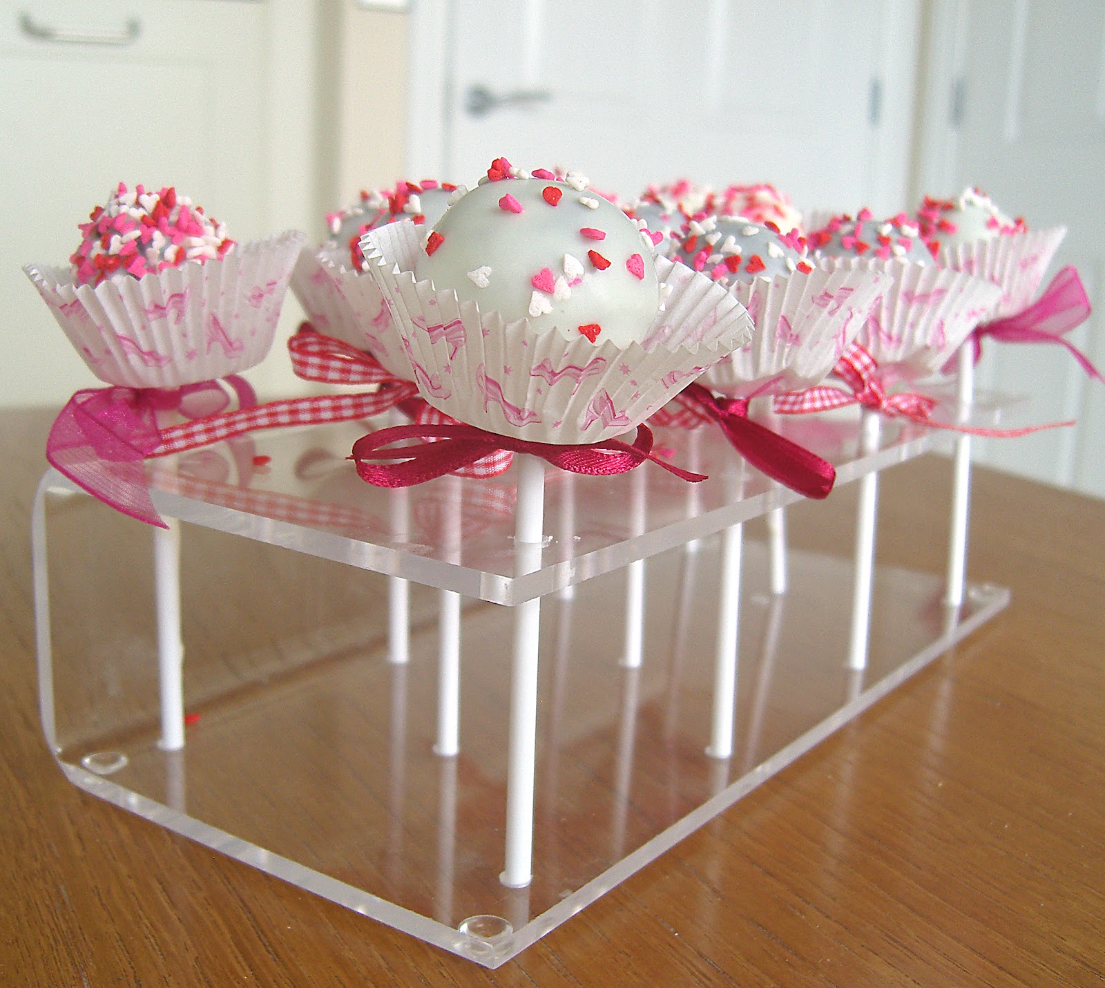Girl Cake Pops at Courtney Stansberry blog