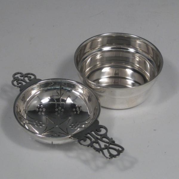 xoxpedia: Unique Tea Strainer