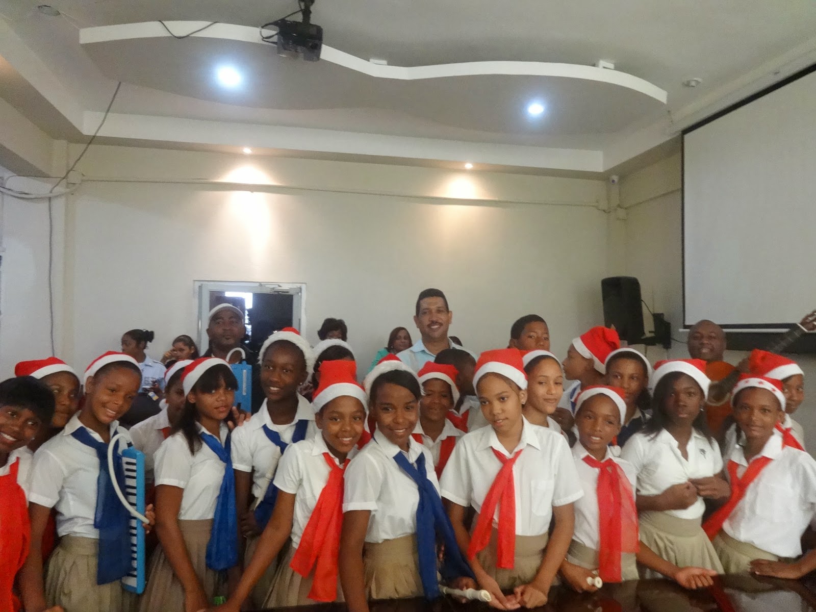 EL VIAJERO DEL ESTE: El Coro de la Escuela Básica Ana Josefa Puello ...