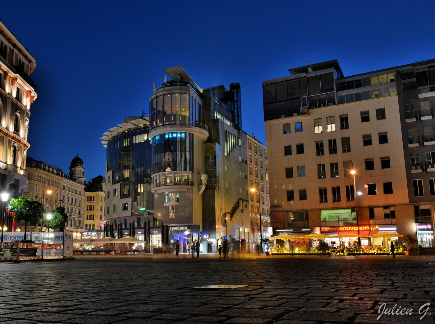 Coins du Monde: AUTRICHE - Vienne - Les rues de la capitale et le Graben