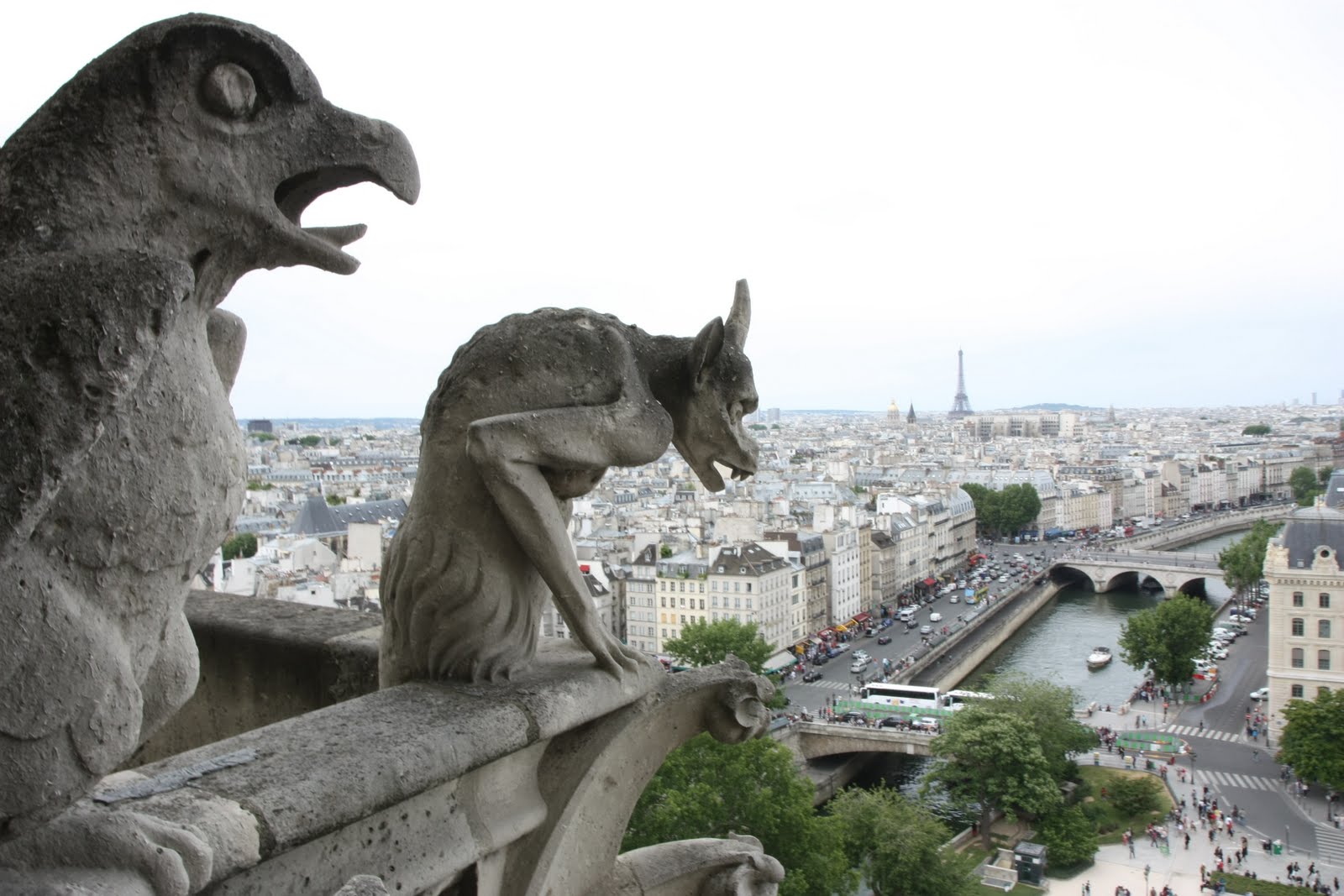 Mundo Metafísico: Gárgulas