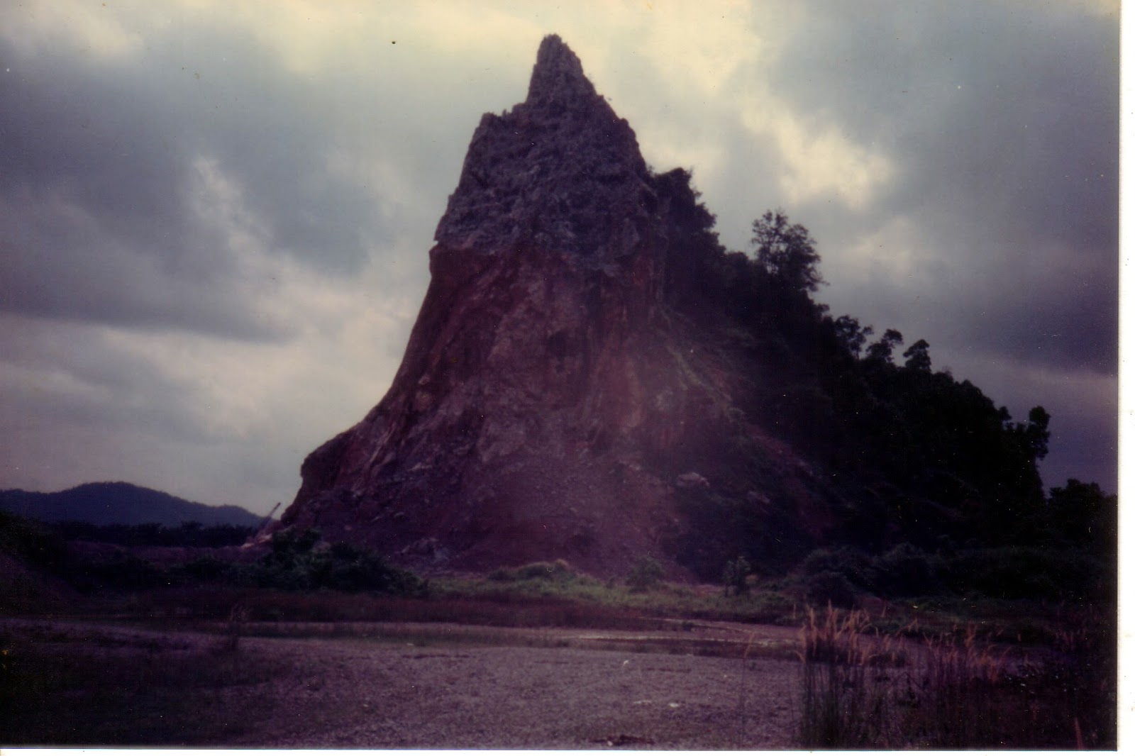 Caving in SE Asia: Quarrying of Bukit Sagu & Bukit Tenggek, Pahang