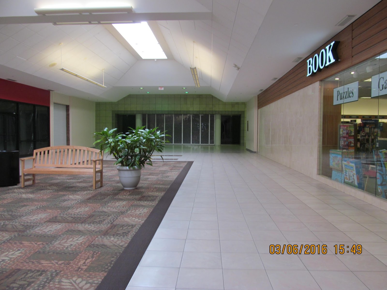 Trip to the Mall: Hickory Point Mall- [(Forsyth) Decatur, Illinois)]