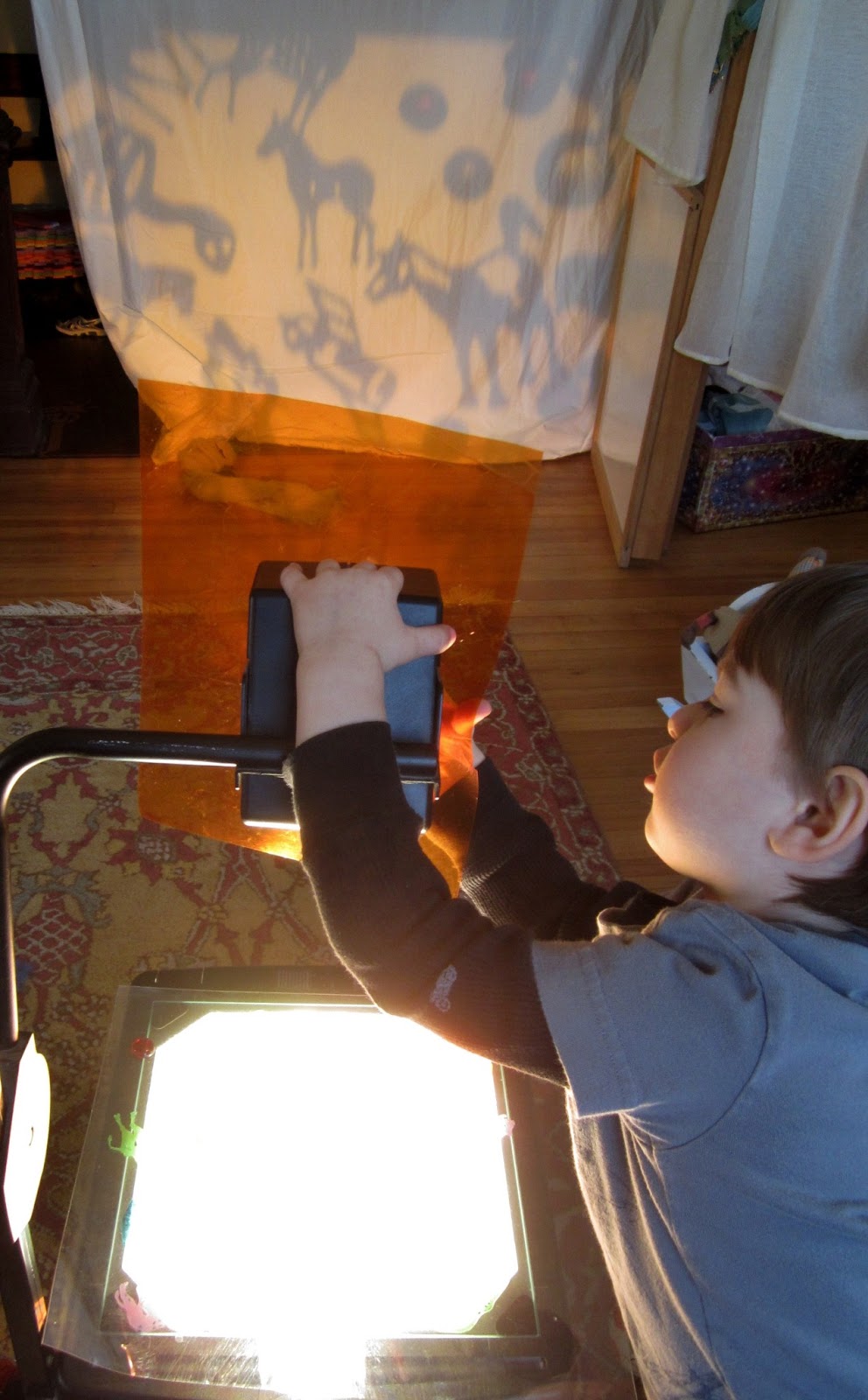 art and soul preschool: Shadow Puppets and Overhead Projector Excitement!