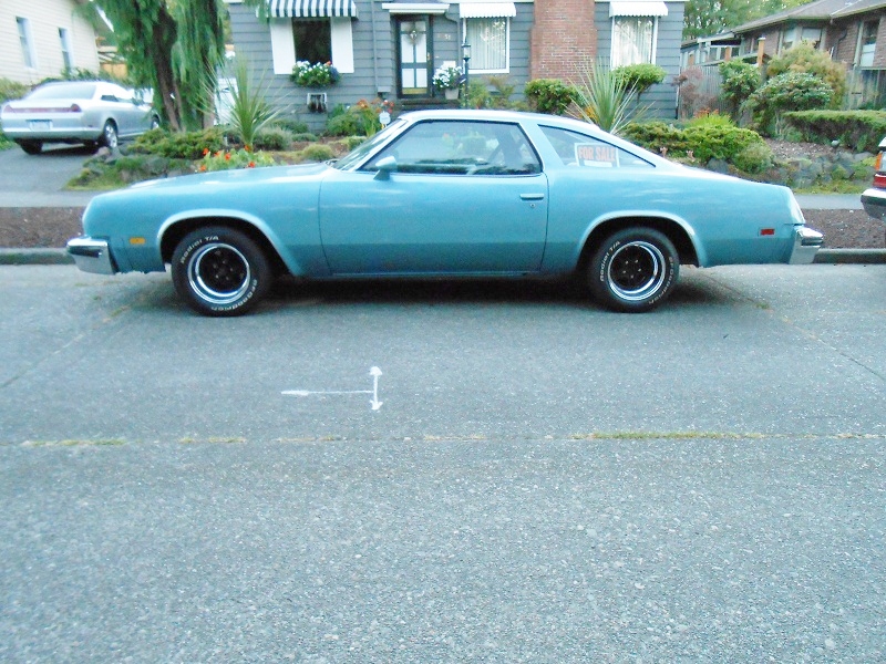 Seattle's Parked Cars: 1976 Oldsmobile 442