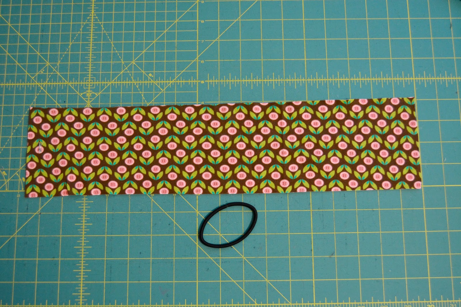 Roonie Ranching: The Easiest Scrunchie Ever -- Sewing Tutorial