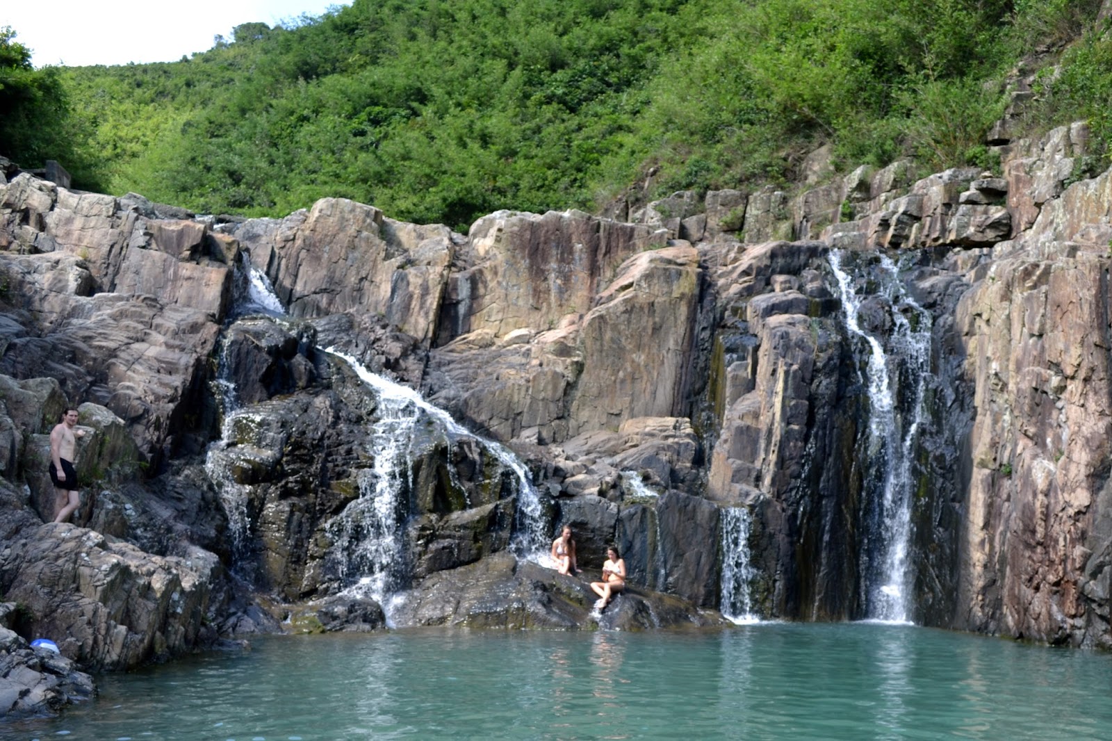 Living An Expat Life...: Sai Wan Rock Pools & Waterfall.