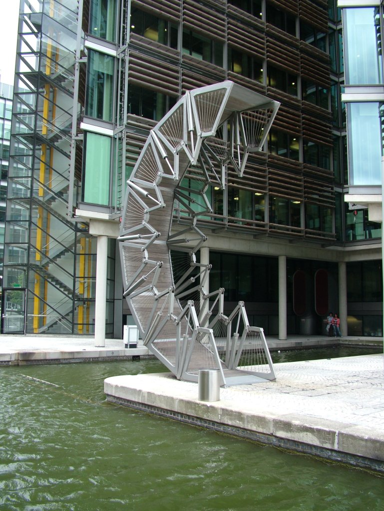 Life Around Us: Rolling Bridge London - Amazing Bridges