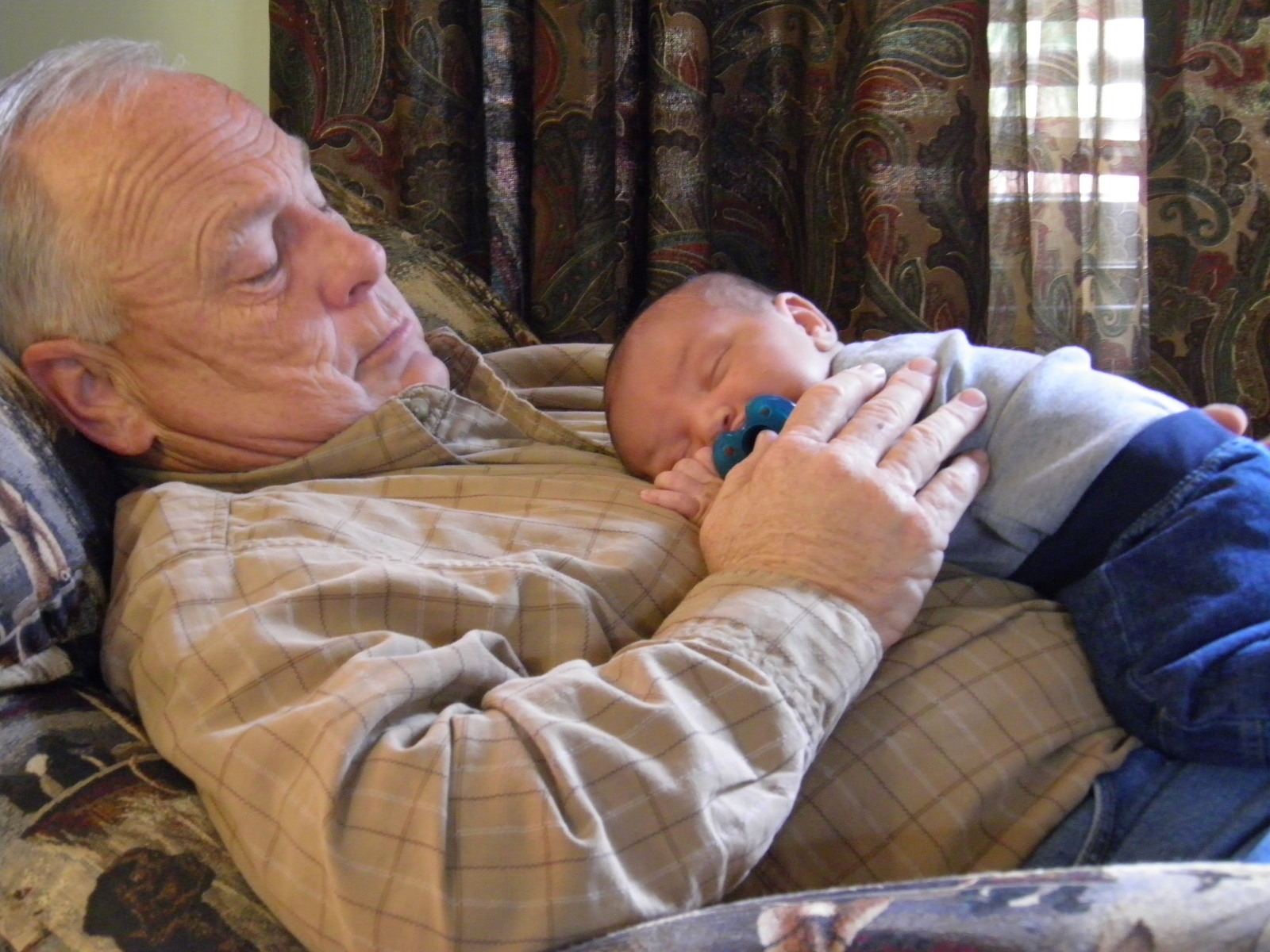 The Bonds Family: Happy 1 Month Birthday Elijah Tate Bonds!