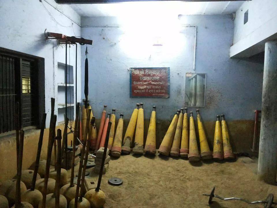 AKHARA POWER: INDIAN JORI AND GADA OF VARANASI