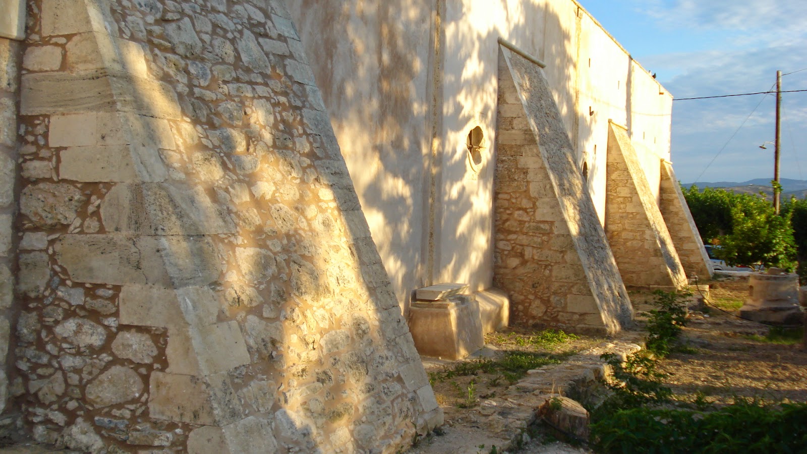 ΚΡΗΤΙΚΑ ΦΥΣΙΚΑ ΠΕΤΡΩΜΑΤΑ: ΙΕΡΑ ΜΟΝΗ ΑΓΚΑΡΑΘΟΥ