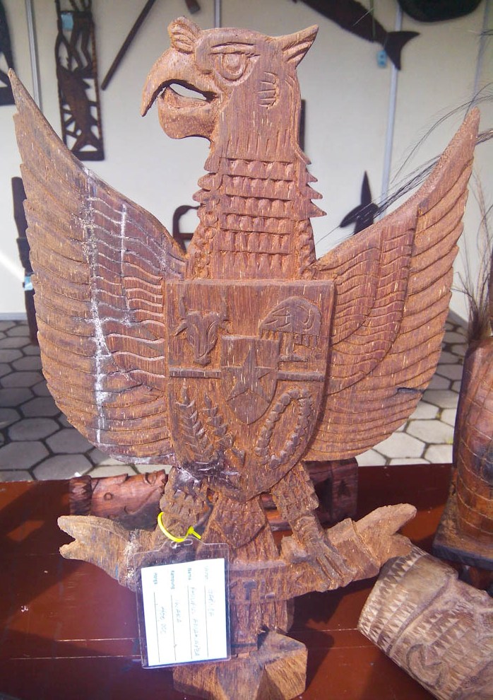 Mengenal Seni Ukir Kayu Suku Kamoro Papua dari Oktavianus Etapuka