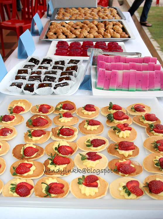 Table for 2.... or more: Reuben's Full Moon Party