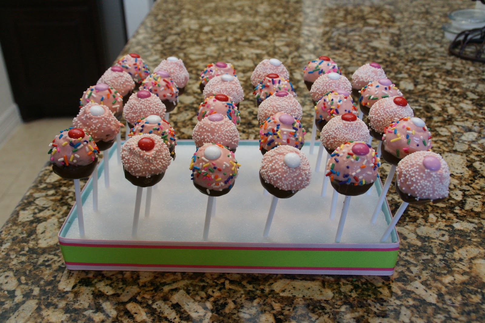 The Sweatman Family: How To Make Mini Cupcake POPS