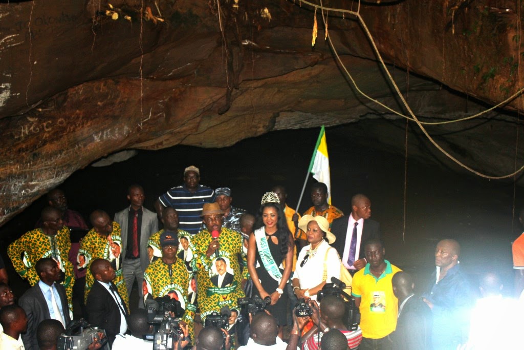 The Willie Obiano Blog: Pictures: Obiano's Visit to Ogbunike Cave
