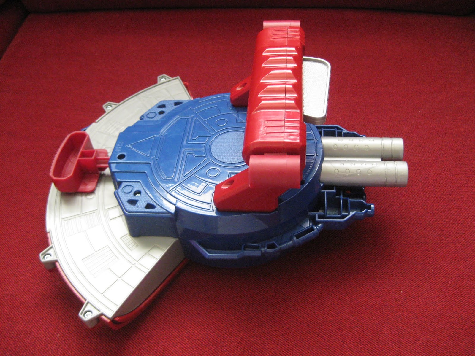 deSMOnd Collection: Hasbro Nerf "Blaster Reveal Shield" Marvel Avengers ...