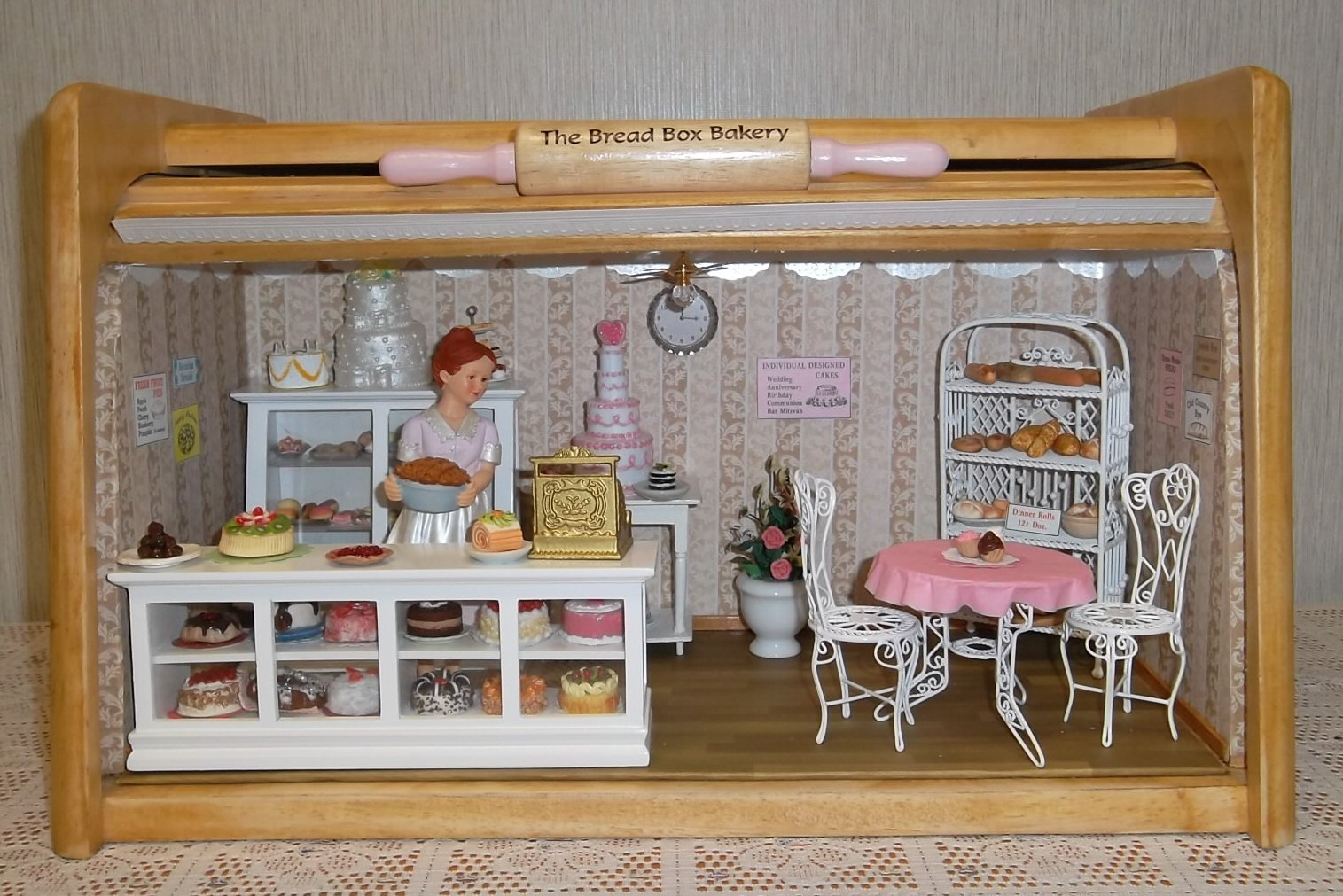 Chris P.'s Minis and More: My Bakery in A Bread Box!!