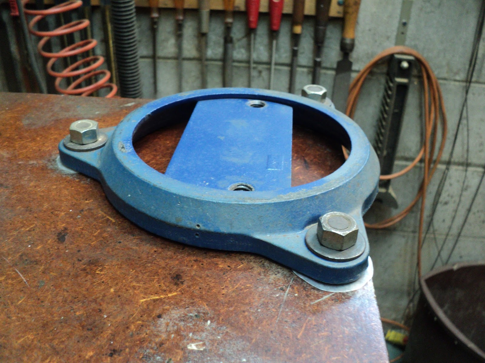 Rouge River Workshop: Waxed Paper 'Washers' For Finish Protection