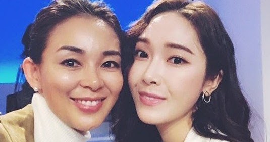Jessica and Sarang's mom Yano Shiho snap a photo together