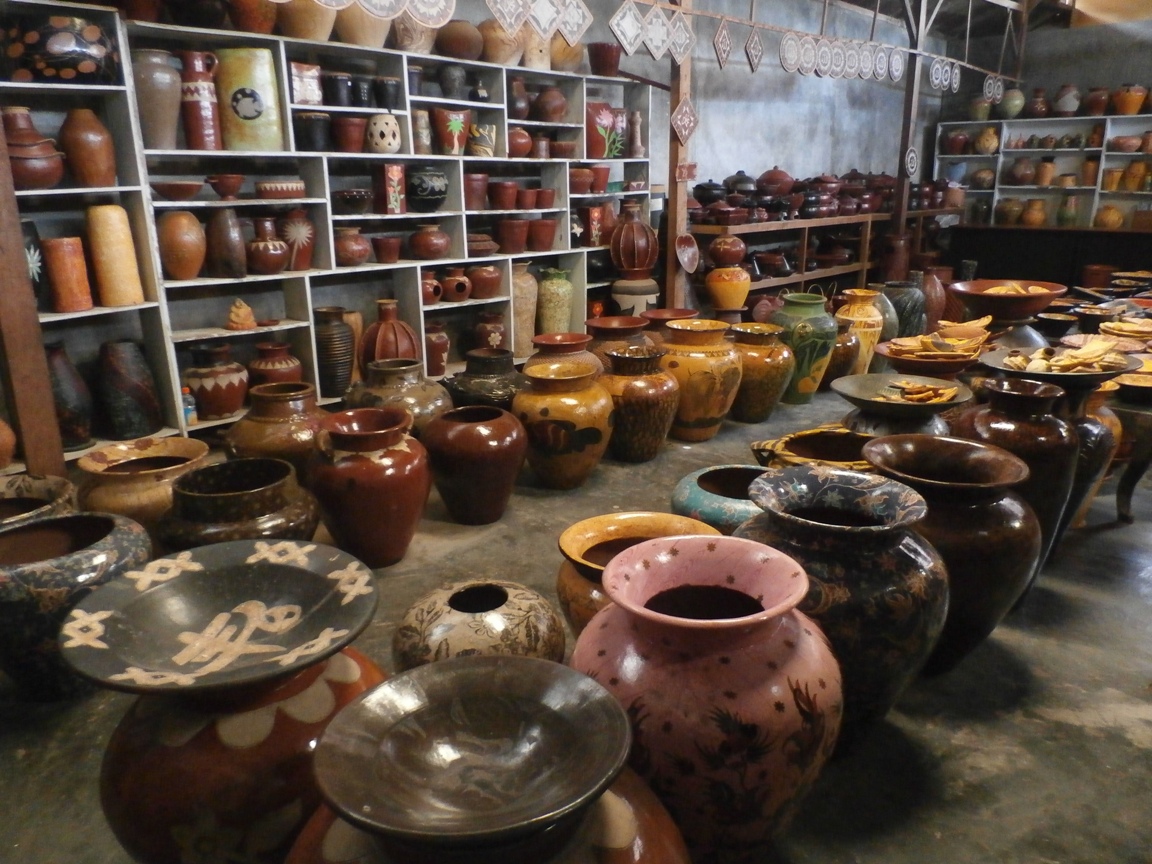 mamahtira: Gerabah Unik Dari Lombok