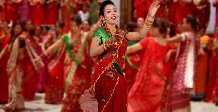 Teej dancing in sari photo of nepali girls