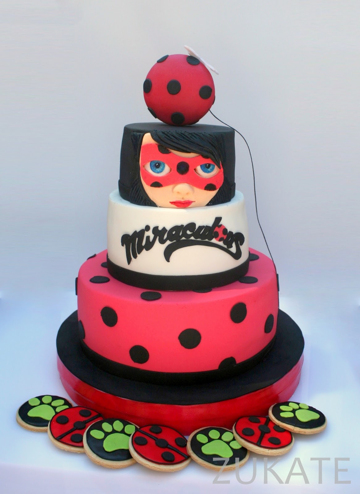 TORTA LADYBUG MIRACULOUS PARA FRANCESCA | ZUKATE