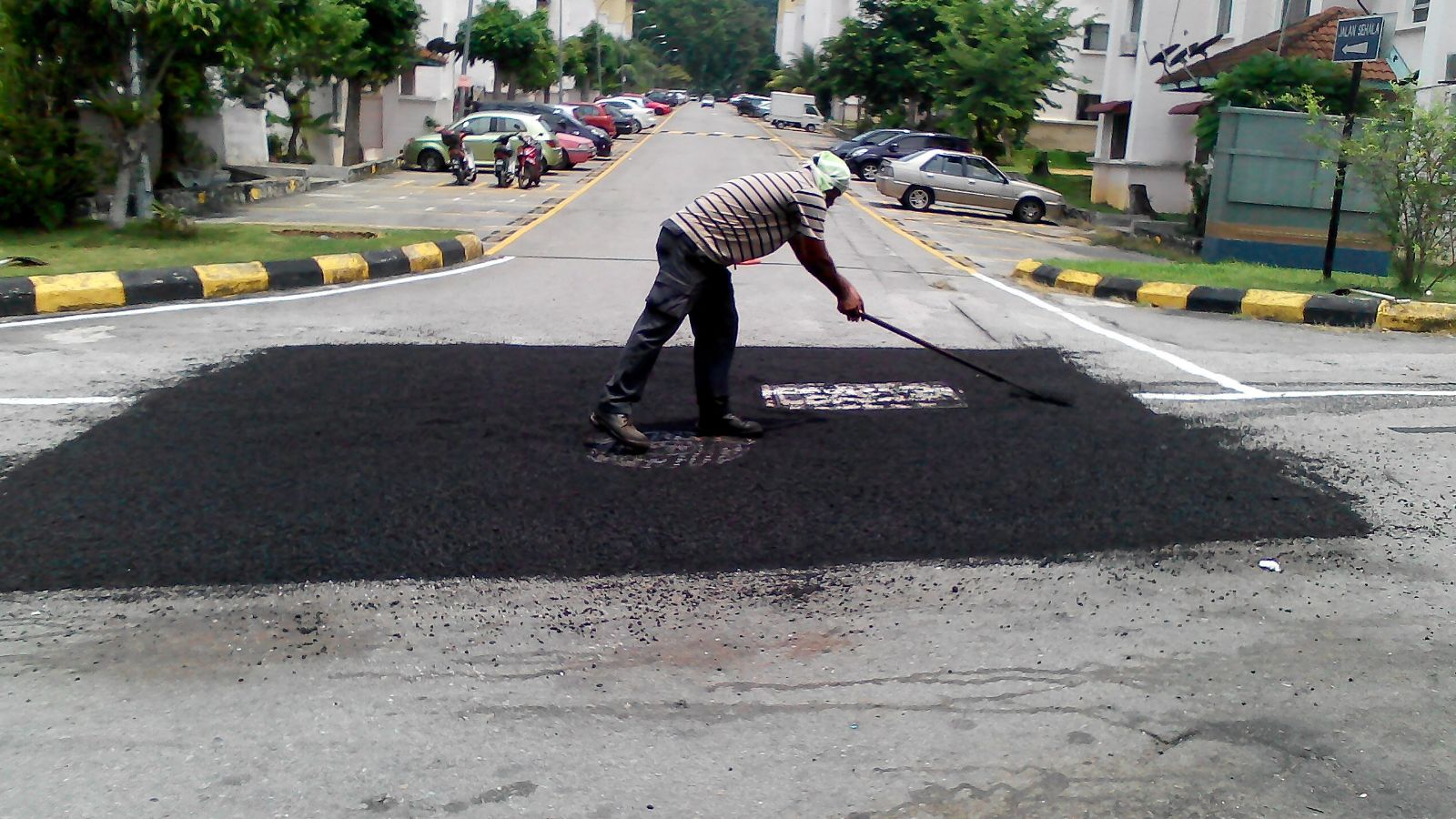 Selamat Datang ke .JMB ASTANA ALAM 3: KERJA MENURAP DAN MENAMPAL JALAN ...