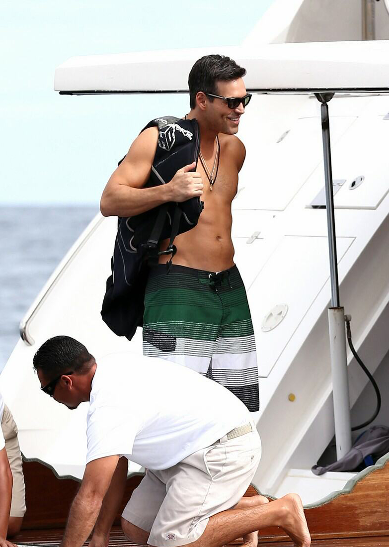 Eddie Cibrian Shirtless In Cabo San Lucas | Oh yes I am