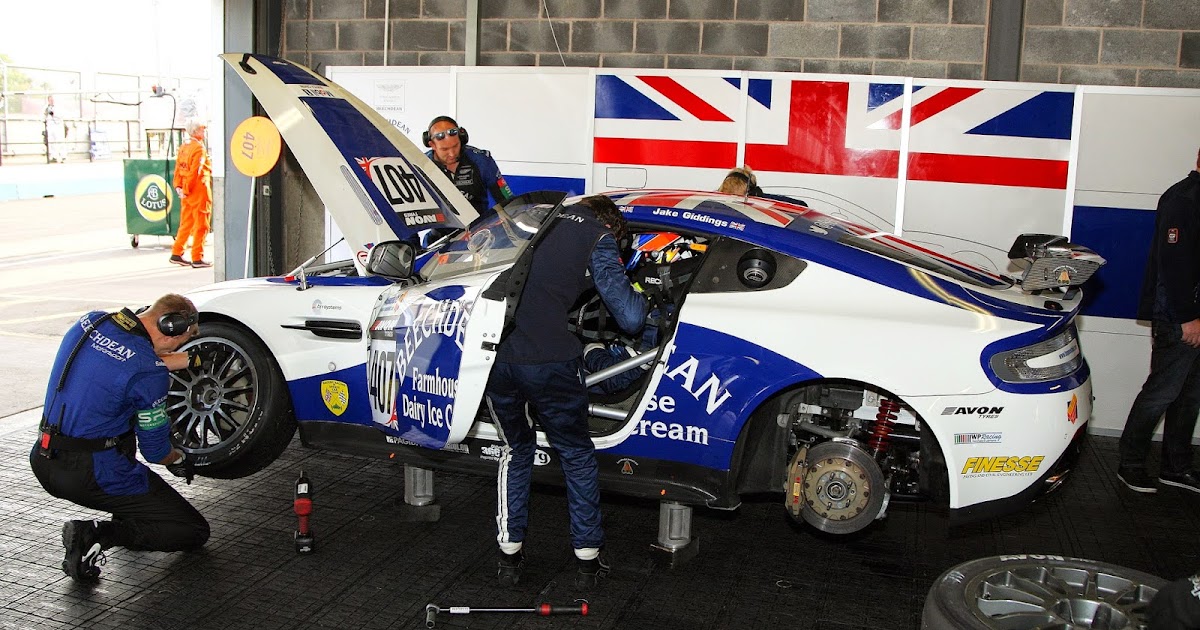 British GT - Beechdean GT4 Champions | The Advantage