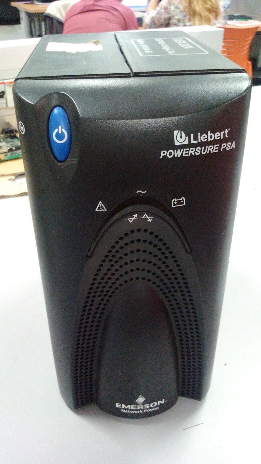 Imos lonxe: SAI EMERSON LIEBERT POWERSURE PSA