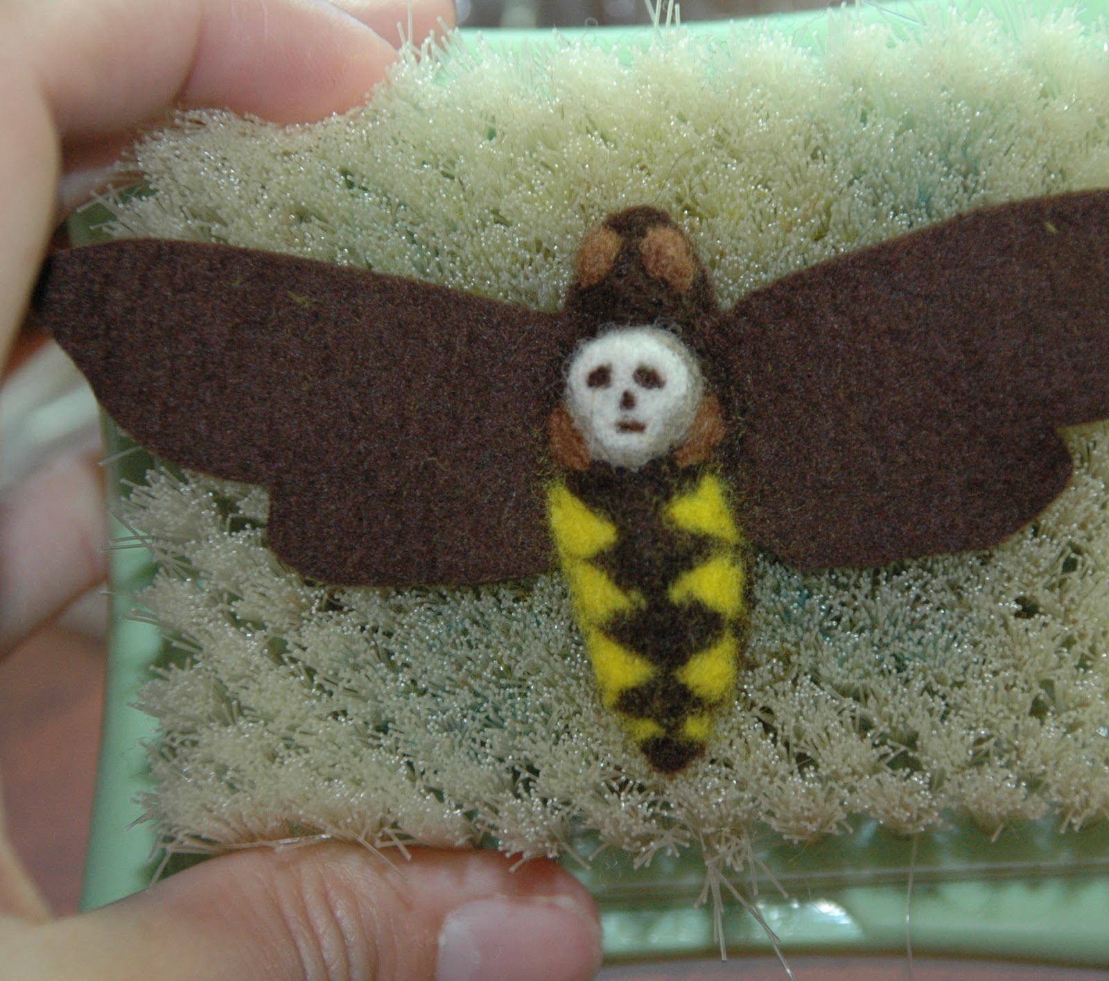 pammy dawn designs: How to Needle Felt a Moth