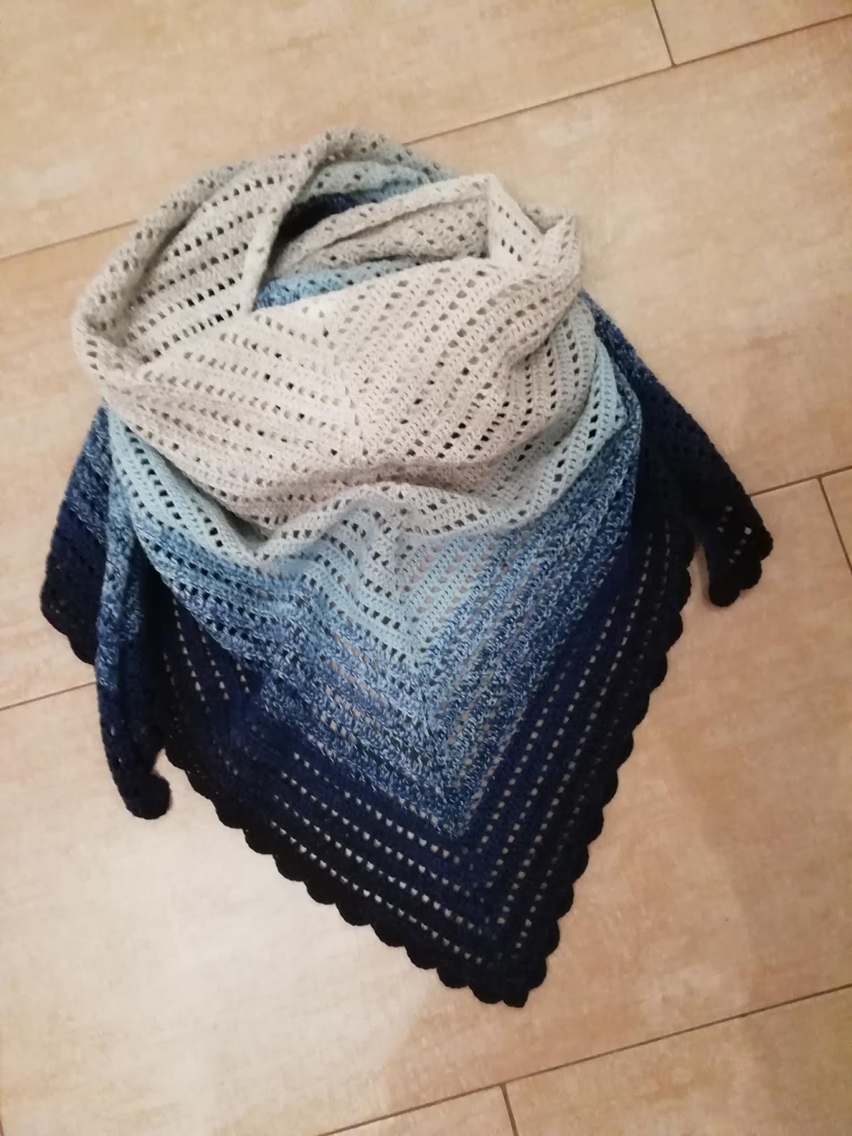 bandorka: Háčkovaný šátek