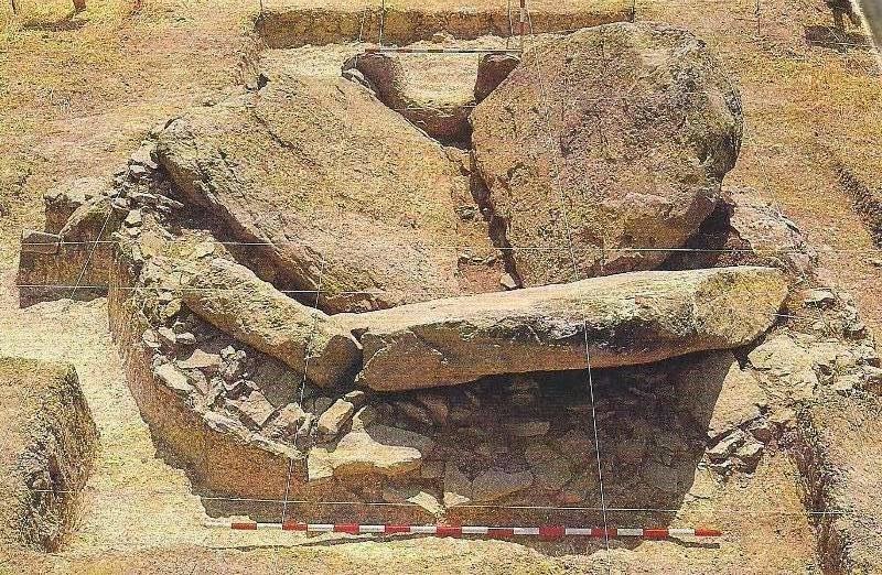 EL CROMLECH PIRENAICO: HIPOGEO DE LONGAR