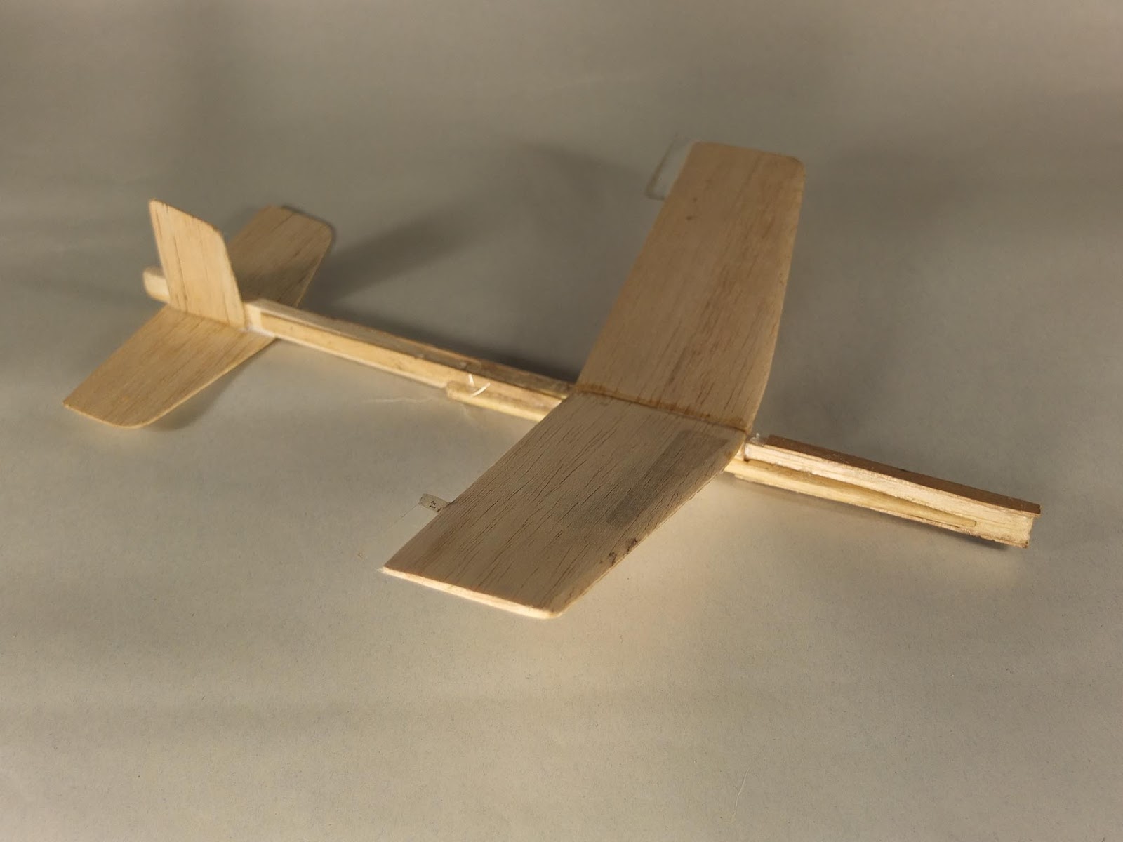CoolScience: Making Model Gliders