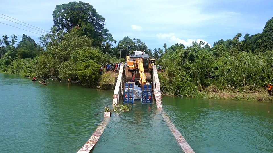 Government blamed for collapse of bridge - One Papua New Guinea