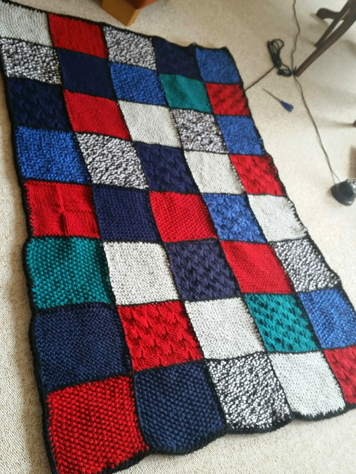 allerleikrempel: Gestrickte Patchworkdecke